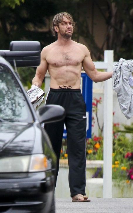 Gerard Butler Shirtless Malibu Surfer Famousfix