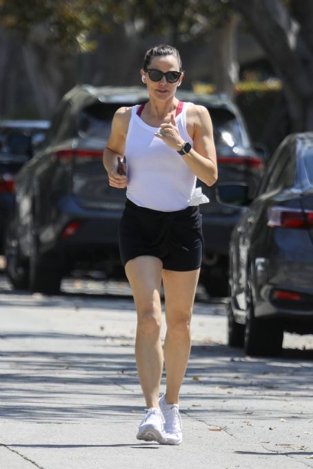Jennifer Garner Seen Around Her Neighborhood In Santa Monica