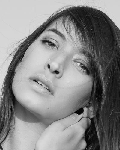 Leah De Niese Famousfix