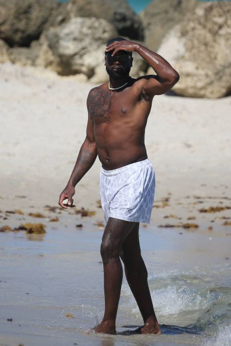 Gabrielle Union – In a yellow bikini at the beach in Miami | Gabrielle ... Gabrielle Union – In a yellow bikini at the beach in Miami | Gabrielle ...