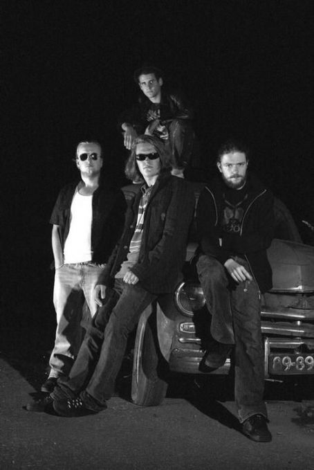 Versus - FamousFix Versus - FamousFix