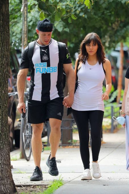 Roxanne Pallett Out In New York Famousfix