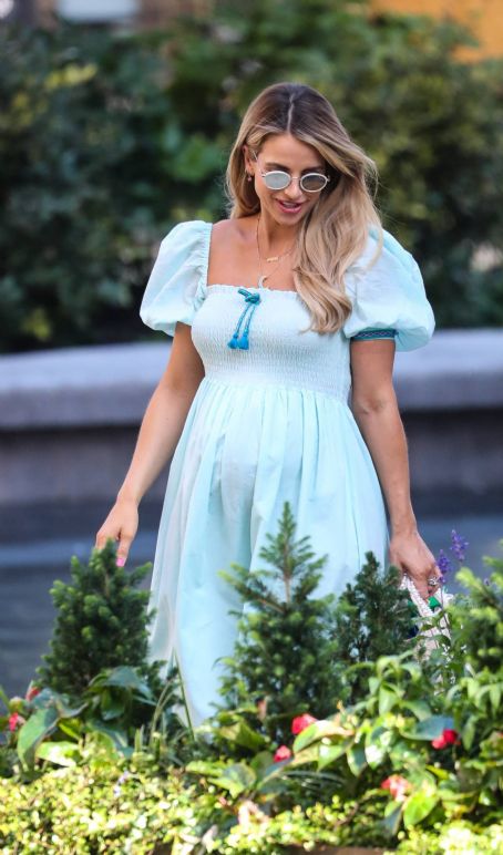 Vogue Williams Leaving Heart Radio In London Famousfix
