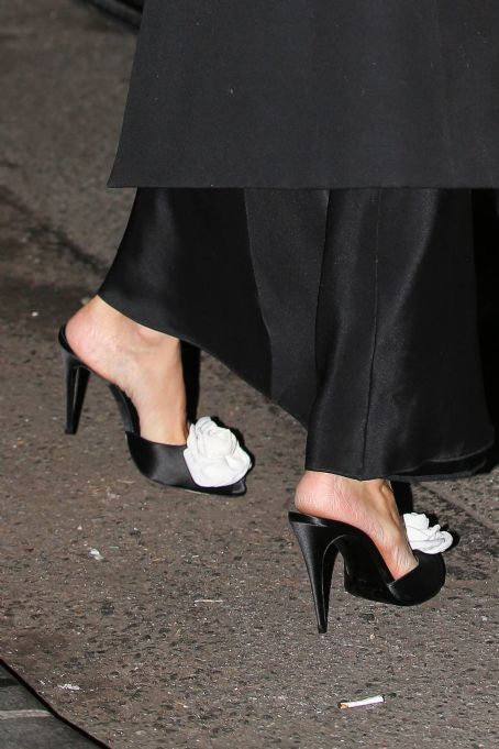 Katie Holmes Steps Out For The Evening In New York Famousfix